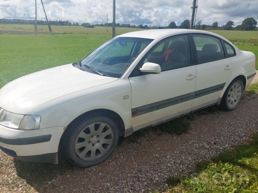 White Volkswagen Passat B5 1997 in Talsi, with an engine capacity of 1.80 L and mileage of 397 thousand km for 800 €, photo 4 on AUTOMOTO.COM.LV