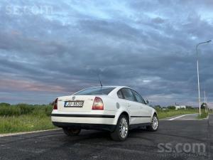 White Volkswagen Passat B5 2002 in Jelgava, with an engine capacity of 1.90 L and mileage of 371 thousand km for 1000 €, photo 3 on AUTOMOTO.COM.LV
