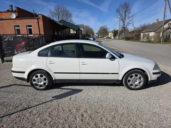 White Volkswagen Passat B5 2004 in Ventspils, with an engine capacity of 1.90 L and mileage of 352 thousand km for 1350 €, photo 5 on AUTOMOTO.COM.LV