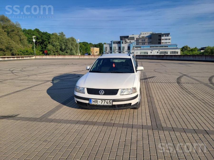 White Volkswagen Passat B5 2000 in Riga, with an engine capacity of 1.90 L and mileage of 355 thousand km for 2350 €, photo 1 on AUTOMOTO.COM.LV