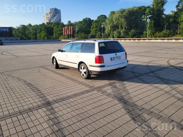 White Volkswagen Passat B5 2000 in Riga, with an engine capacity of 1.90 L and mileage of 355 thousand km for 2350 €, photo 3 on AUTOMOTO.COM.LV