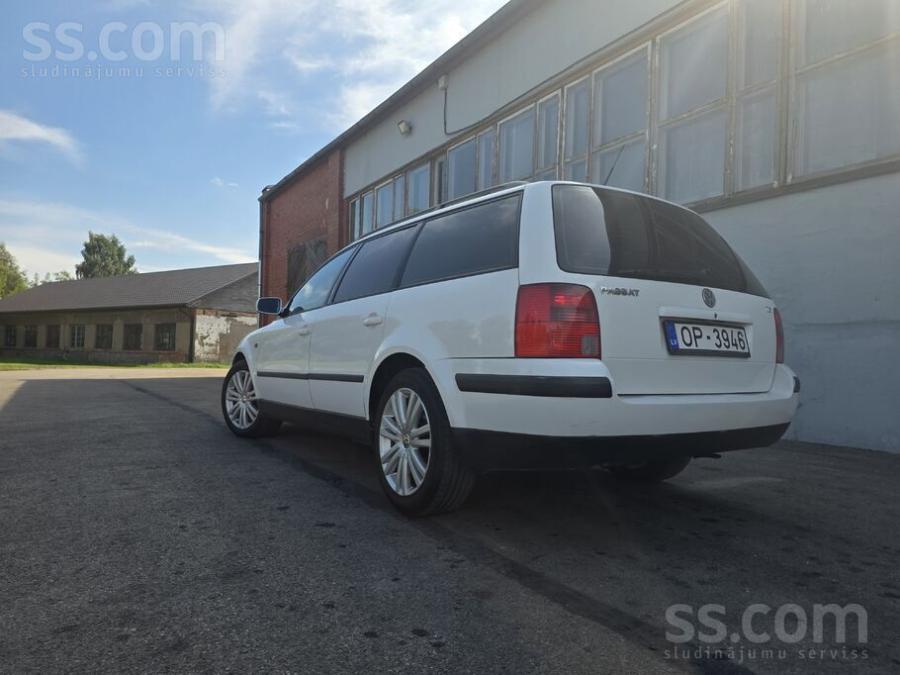 White Volkswagen Passat B5 2000 in Bauska, with an engine capacity of 1.90 L and mileage of 331 thousand km for 1500 €, photo 5 on AUTOMOTO.COM.LV
