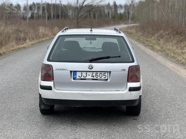 White Volkswagen Passat B5 2002 in Valmiera, with an engine capacity of 1.90 L and mileage of 317 thousand km for 799 €, photo 5 on AUTOMOTO.COM.LV