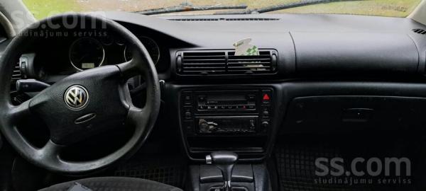 Фольксваген Пассат Б5 2002 в Айзкраукле на AUTOMOTO.COM.LV Белый Фольксваген Пассат Б5 2002 в Айзкраукле, объемом двигателя 1.90 л и пробегом 374 тыс. км за 750 €, фото 3 на AUTOMOTO.COM.LV