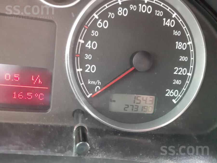 Balts Volkswagen Passat B5 2004 Daugavpils, ar dzinēja tilpumu 2.00 L un nobraukumu 0 tūkst. km par 2100 €, foto 14 vietnē AUTOMOTO.COM.LV