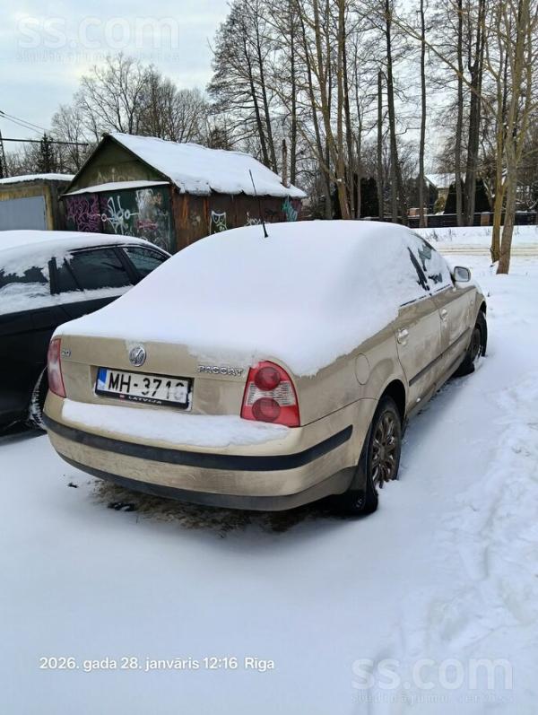 Yellow Volkswagen Passat B5 2003 in Riga, with an engine capacity of 2.00 L and mileage of 281 thousand km for 500 €, photo 3 on AUTOMOTO.COM.LV