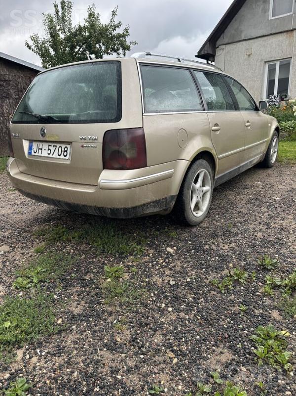 Yellow Volkswagen Passat B5 2001 in Gulbene, with an engine capacity of 2.50 L and mileage of 315 thousand km for 1000 €, photo 4 on AUTOMOTO.COM.LV