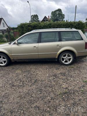 Dzeltens Volkswagen Passat B5 2001 Gulbene, ar dzinēja tilpumu 2.50 L un nobraukumu 315 tūkst. km par 1000 €, foto 7 vietnē AUTOMOTO.COM.LV