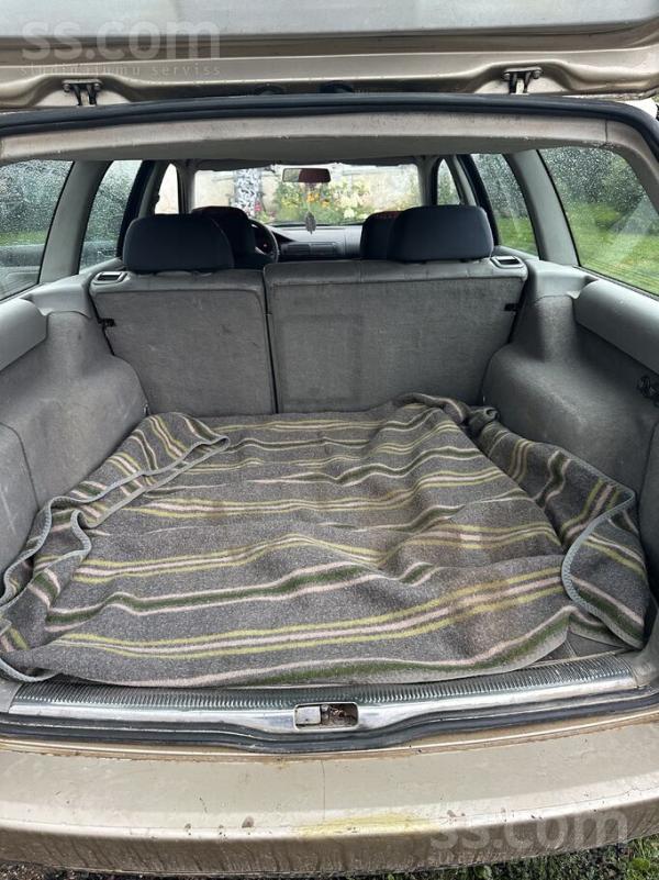 Yellow Volkswagen Passat B5 2001 in Gulbene, with an engine capacity of 2.50 L and mileage of 315 thousand km for 1000 €, photo 8 on AUTOMOTO.COM.LV