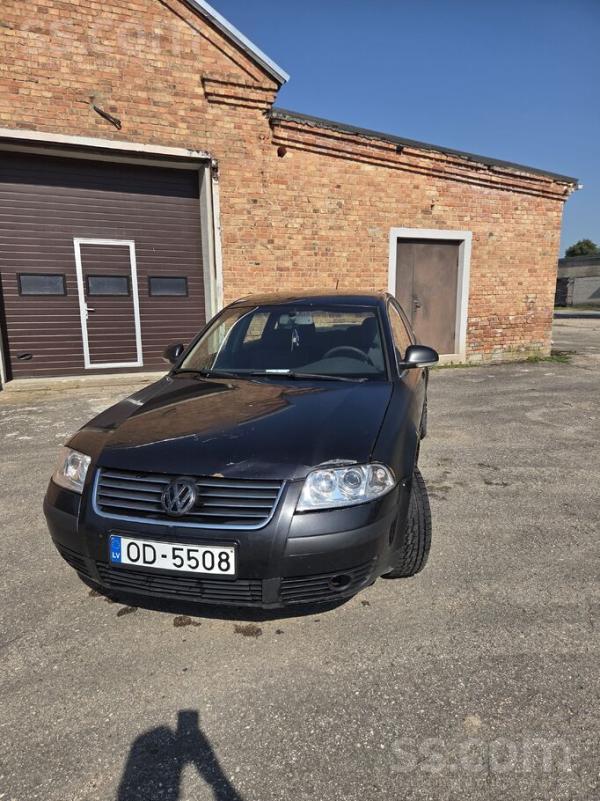 Black Volkswagen Passat B6 2004 in Bauska, with an engine capacity of 1.90 L and mileage of 351 thousand km for 400 €, photo 3 on AUTOMOTO.COM.LV