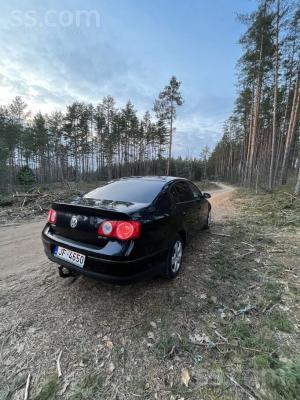 Black Volkswagen Passat B6 2005 in Daugavpils, with an engine capacity of 2.00 L and mileage of 388 thousand km for 1500 €, photo 3 on AUTOMOTO.COM.LV