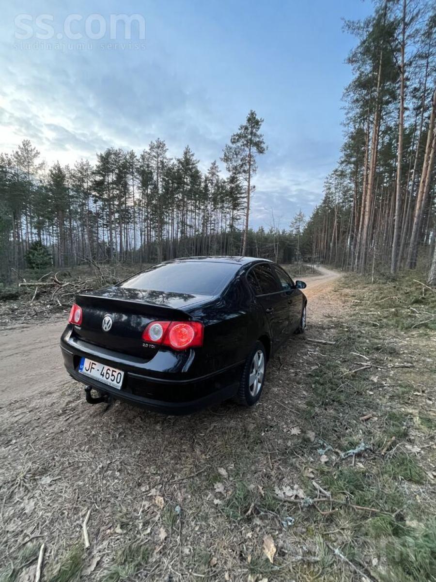 Black Volkswagen Passat B6 2005 in Daugavpils, with an engine capacity of 2.00 L and mileage of 388 thousand km for 1500 €, photo 3 on AUTOMOTO.COM.LV