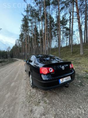 Black Volkswagen Passat B6 2005 in Daugavpils, with an engine capacity of 2.00 L and mileage of 388 thousand km for 1500 €, photo 4 on AUTOMOTO.COM.LV