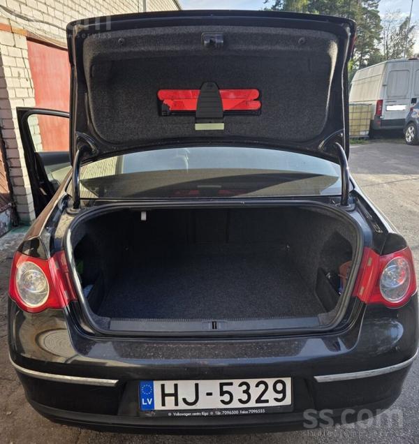 Black Volkswagen Passat B6 2005 in Riga, with an engine capacity of 2.00 L and mileage of 188 thousand km for 2300 €, photo 7 on AUTOMOTO.COM.LV