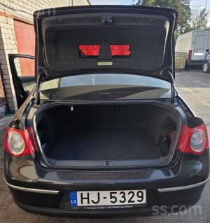 Black Volkswagen Passat B6 2005 in Riga, with an engine capacity of 2.00 L and mileage of 188 thousand km for 2300 €, photo 8 on AUTOMOTO.COM.LV
