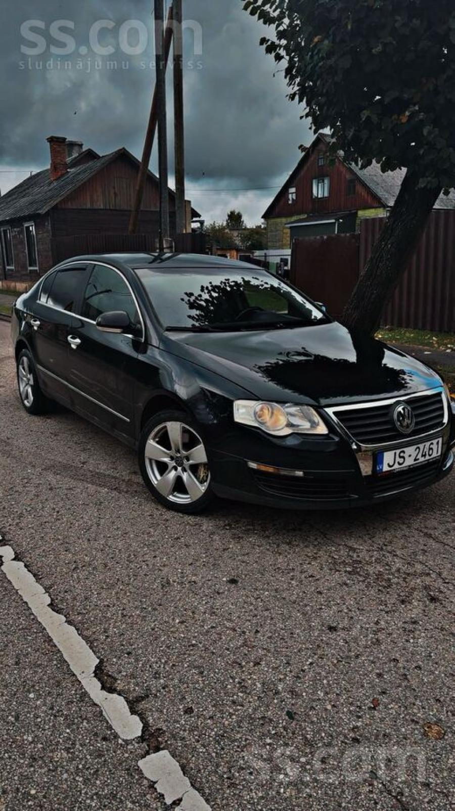 Black Volkswagen Passat B6 2005 in Kraslava, with an engine capacity of 1.90 L and mileage of 229 thousand km for 1650 €, photo 1 on AUTOMOTO.COM.LV