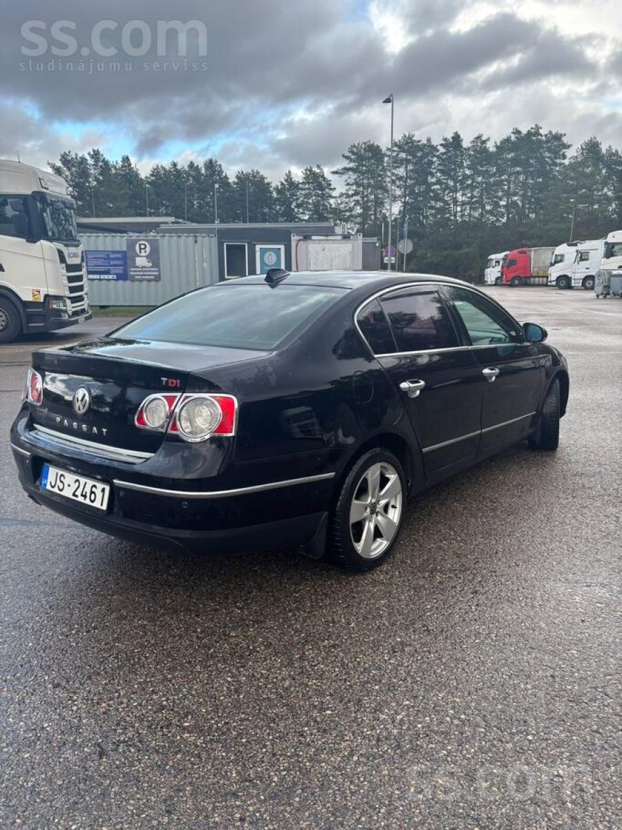 Black Volkswagen Passat B6 2005 in Kraslava, with an engine capacity of 1.90 L and mileage of 229 thousand km for 1650 €, photo 3 on AUTOMOTO.COM.LV