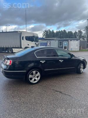 Black Volkswagen Passat B6 2005 in Kraslava, with an engine capacity of 1.90 L and mileage of 229 thousand km for 1650 €, photo 5 on AUTOMOTO.COM.LV