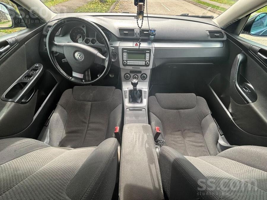 Black Volkswagen Passat B6 2005 in Kraslava, with an engine capacity of 1.90 L and mileage of 229 thousand km for 1650 €, photo 10 on AUTOMOTO.COM.LV