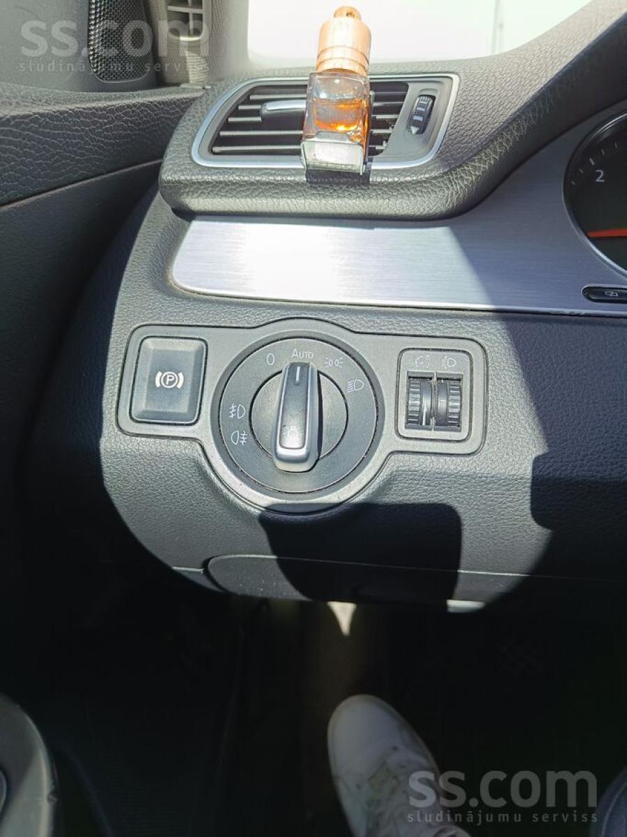 Melns Volkswagen Passat B6 2006 Dobele, ar dzinēja tilpumu 2.00 L un nobraukumu 401 tūkst. km par 2500 €, foto 10 vietnē AUTOMOTO.COM.LV