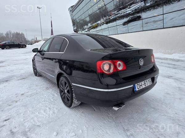 Black Volkswagen Passat B6 2007 in Riga, with an engine capacity of 2.00 L and mileage of 267 thousand km for 1700 €, photo 4 on AUTOMOTO.COM.LV