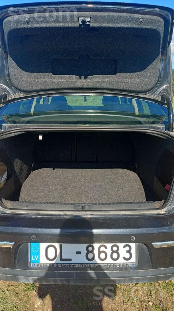 Black Volkswagen Passat B6 2007 in Liepaja, with an engine capacity of 2.00 L and mileage of 269 thousand km for 1050 €, photo 7 on AUTOMOTO.COM.LV