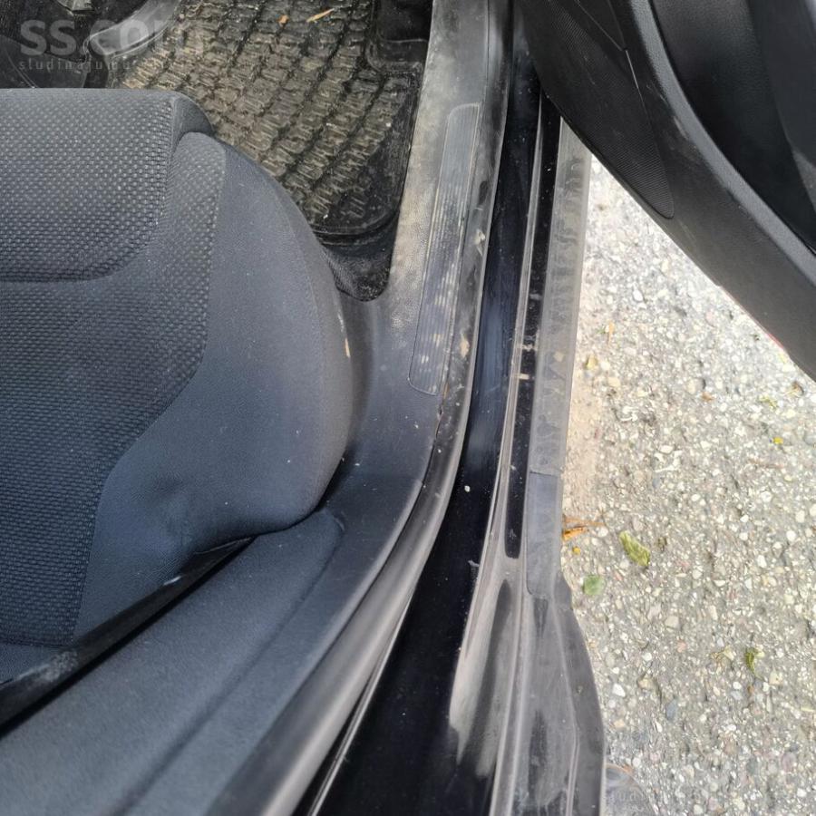 Melns Volkswagen Passat B6 2007 Daugavpils, ar dzinēja tilpumu 2.00 L un nobraukumu 260 tūkst. km par 700 €, foto 4 vietnē AUTOMOTO.COM.LV