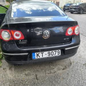 Melns Volkswagen Passat B6 2007 Daugavpils, ar dzinēja tilpumu 2.00 L un nobraukumu 260 tūkst. km par 700 €, foto 7 vietnē AUTOMOTO.COM.LV