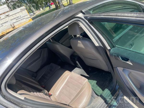 Black Volkswagen Passat B6 2008 in Riga, with an engine capacity of 1.90 L and mileage of 352 thousand km for 990 €, photo 9 on AUTOMOTO.COM.LV
