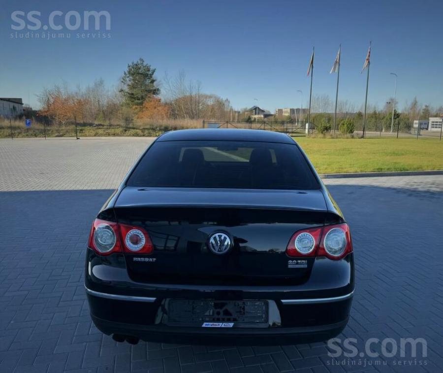 Black Volkswagen Passat B6 2009 in Telschi, with an engine capacity of 2.00 L and mileage of 251 thousand km for 4199 €, photo 5 on AUTOMOTO.COM.LV