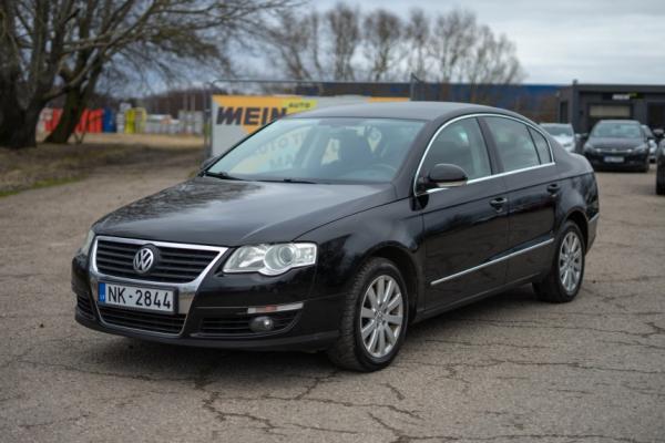 Black Volkswagen Passat B6 2009 in Riga, with an engine capacity of 1.40 L and mileage of 256 thousand km for 3300 €, photo 1 on AUTOMOTO.COM.LV