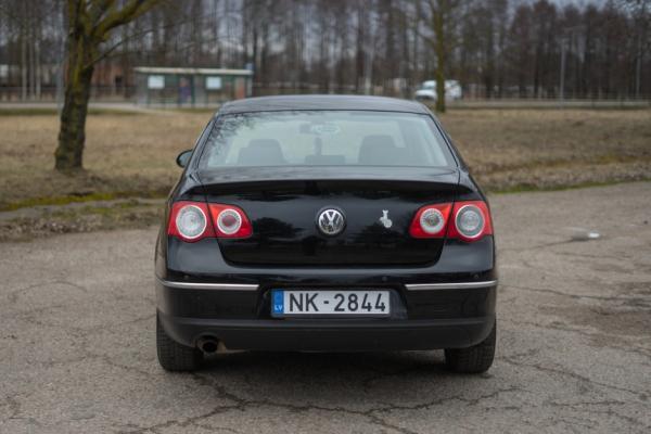 Black Volkswagen Passat B6 2009 in Riga, with an engine capacity of 1.40 L and mileage of 256 thousand km for 3300 €, photo 3 on AUTOMOTO.COM.LV
