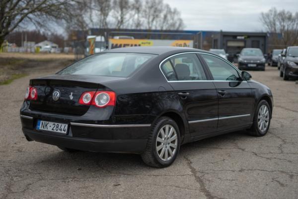 Black Volkswagen Passat B6 2009 in Riga, with an engine capacity of 1.40 L and mileage of 256 thousand km for 3300 €, photo 4 on AUTOMOTO.COM.LV