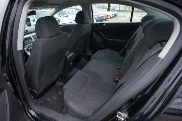 Black Volkswagen Passat B6 2009 in Riga, with an engine capacity of 1.40 L and mileage of 256 thousand km for 3300 €, photo 10 on AUTOMOTO.COM.LV