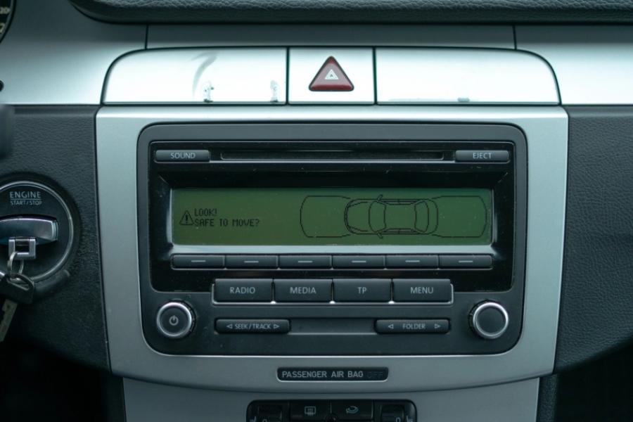 Melns Volkswagen Passat B6 2009 Rīga, ar dzinēja tilpumu 1.40 L un nobraukumu 256 tūkst. km par 3300 €, foto 25 vietnē AUTOMOTO.COM.LV