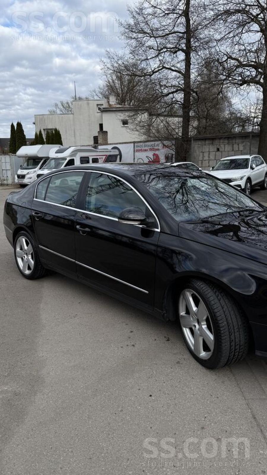 Black Volkswagen Passat B6 2009 in Riga, with an engine capacity of 2.00 L and mileage of 390 thousand km for 2200 €, photo 4 on AUTOMOTO.COM.LV