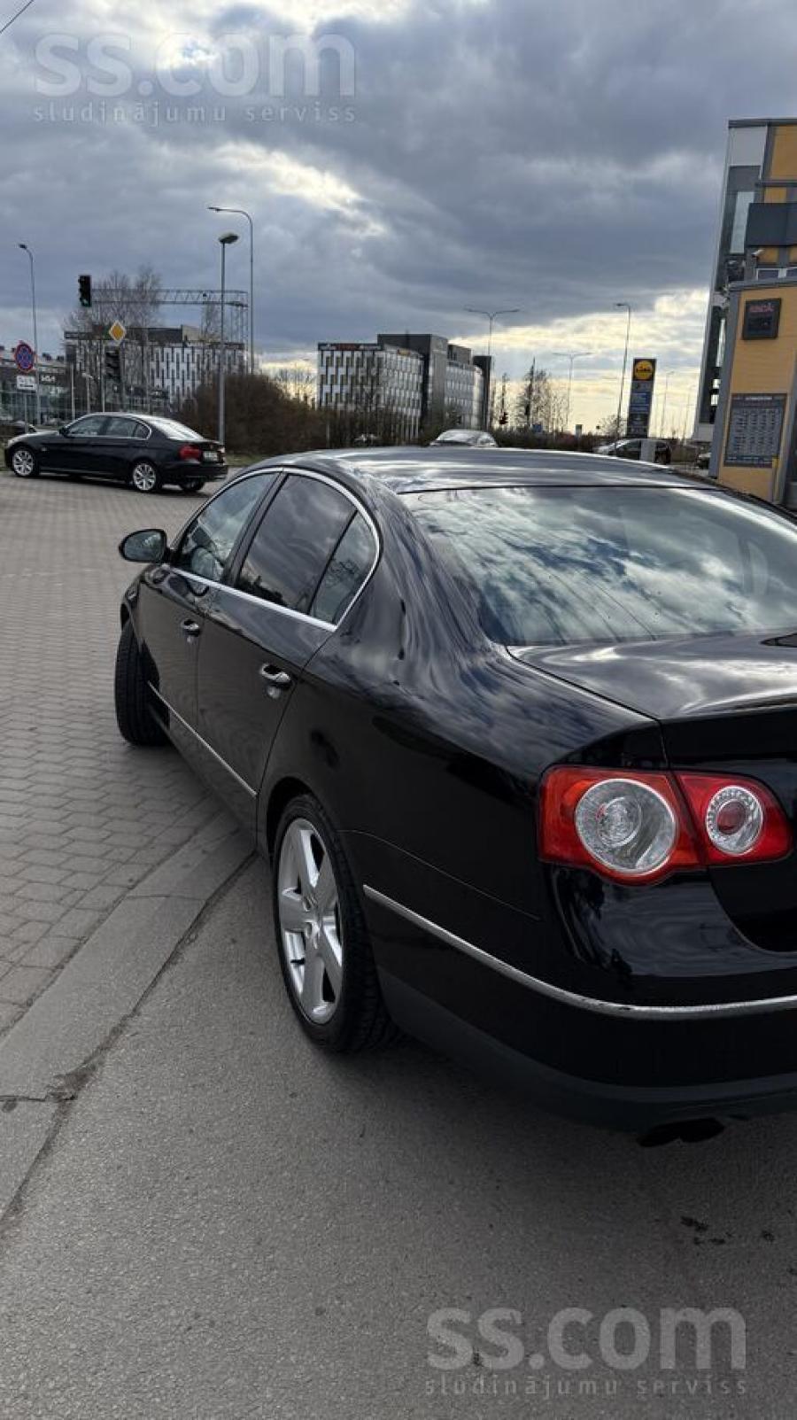 Black Volkswagen Passat B6 2009 in Riga, with an engine capacity of 2.00 L and mileage of 390 thousand km for 2200 €, photo 6 on AUTOMOTO.COM.LV