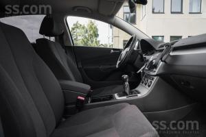 Black Volkswagen Passat B6 2009 in Riga, with an engine capacity of 1.80 L and mileage of 198 thousand km for 4590 €, photo 6 on AUTOMOTO.COM.LV
