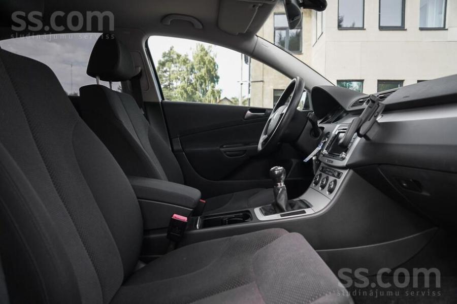 Black Volkswagen Passat B6 2009 in Riga, with an engine capacity of 1.80 L and mileage of 198 thousand km for 4590 €, photo 6 on AUTOMOTO.COM.LV