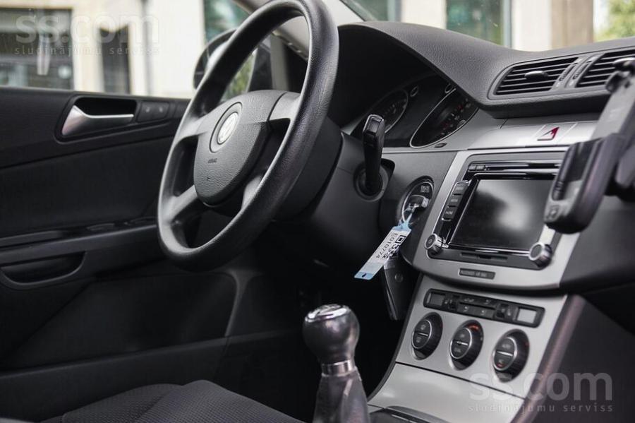 Black Volkswagen Passat B6 2009 in Riga, with an engine capacity of 1.80 L and mileage of 198 thousand km for 4590 €, photo 7 on AUTOMOTO.COM.LV