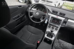Black Volkswagen Passat B6 2009 in Riga, with an engine capacity of 1.80 L and mileage of 198 thousand km for 4590 €, photo 8 on AUTOMOTO.COM.LV