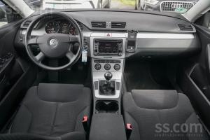 Black Volkswagen Passat B6 2009 in Riga, with an engine capacity of 1.80 L and mileage of 198 thousand km for 4590 €, photo 9 on AUTOMOTO.COM.LV