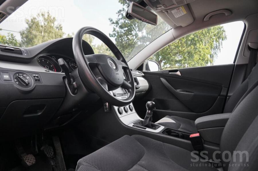 Black Volkswagen Passat B6 2009 in Riga, with an engine capacity of 1.80 L and mileage of 198 thousand km for 4590 €, photo 11 on AUTOMOTO.COM.LV