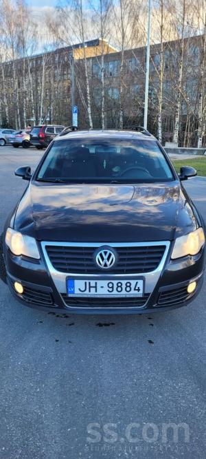 Black Volkswagen Passat B6 2005 in Riga, with an engine capacity of 2.00 L and mileage of 370 thousand km for 1300 €, photo 1 on AUTOMOTO.COM.LV