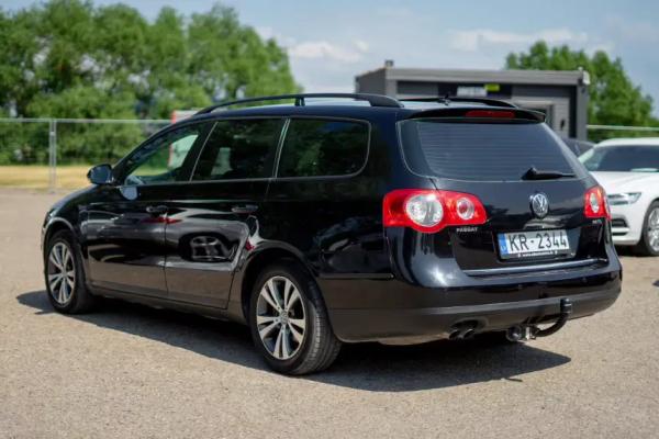 Melns Volkswagen Passat B6 2005 Liepāja, ar dzinēja tilpumu 2.00 L un nobraukumu 118 tūkst. km par 3150 €, foto 2 vietnē AUTOMOTO.COM.LV