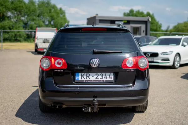 Melns Volkswagen Passat B6 2005 Liepāja, ar dzinēja tilpumu 2.00 L un nobraukumu 118 tūkst. km par 3150 €, foto 3 vietnē AUTOMOTO.COM.LV