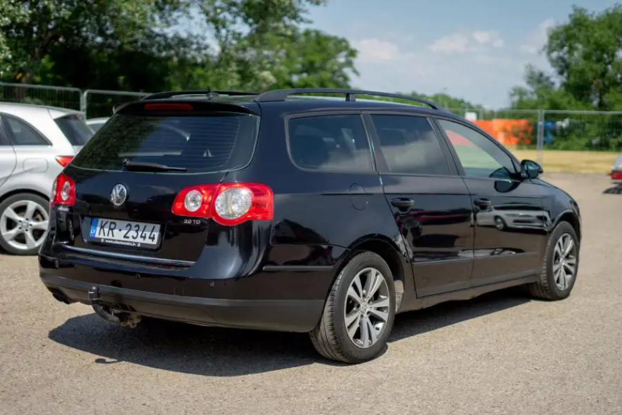 Melns Volkswagen Passat B6 2005 Liepāja, ar dzinēja tilpumu 2.00 L un nobraukumu 118 tūkst. km par 3150 €, foto 5 vietnē AUTOMOTO.COM.LV