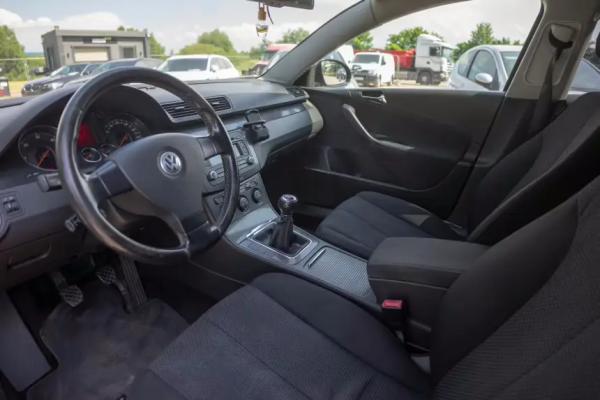 Melns Volkswagen Passat B6 2005 Liepāja, ar dzinēja tilpumu 2.00 L un nobraukumu 118 tūkst. km par 3150 €, foto 8 vietnē AUTOMOTO.COM.LV