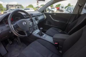 Melns Volkswagen Passat B6 2005 Liepāja, ar dzinēja tilpumu 2.00 L un nobraukumu 118 tūkst. km par 3150 €, foto 9 vietnē AUTOMOTO.COM.LV