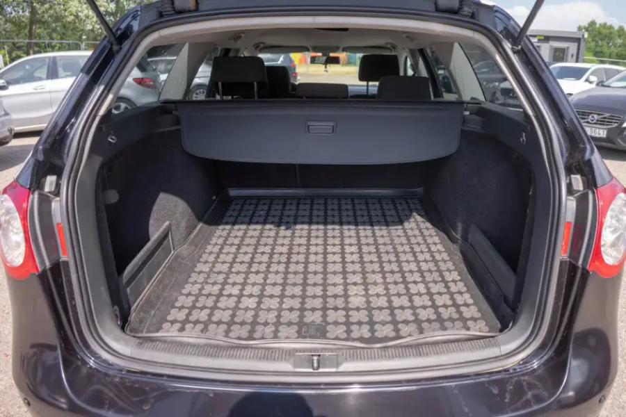 Melns Volkswagen Passat B6 2005 Liepāja, ar dzinēja tilpumu 2.00 L un nobraukumu 118 tūkst. km par 3150 €, foto 11 vietnē AUTOMOTO.COM.LV